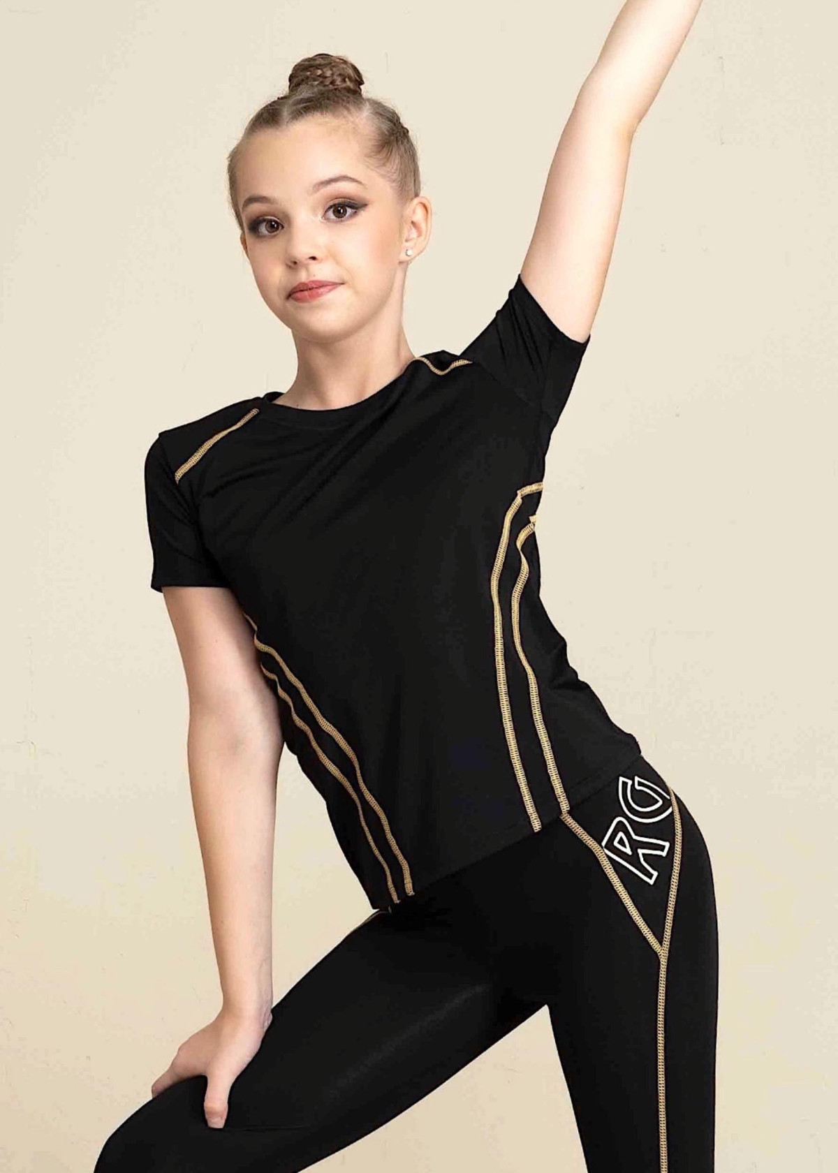 Футболка з коротким рукавом ADDLYN мікрополіамід, чорний+жовтий, 134см купити у Києві | Grand Prix